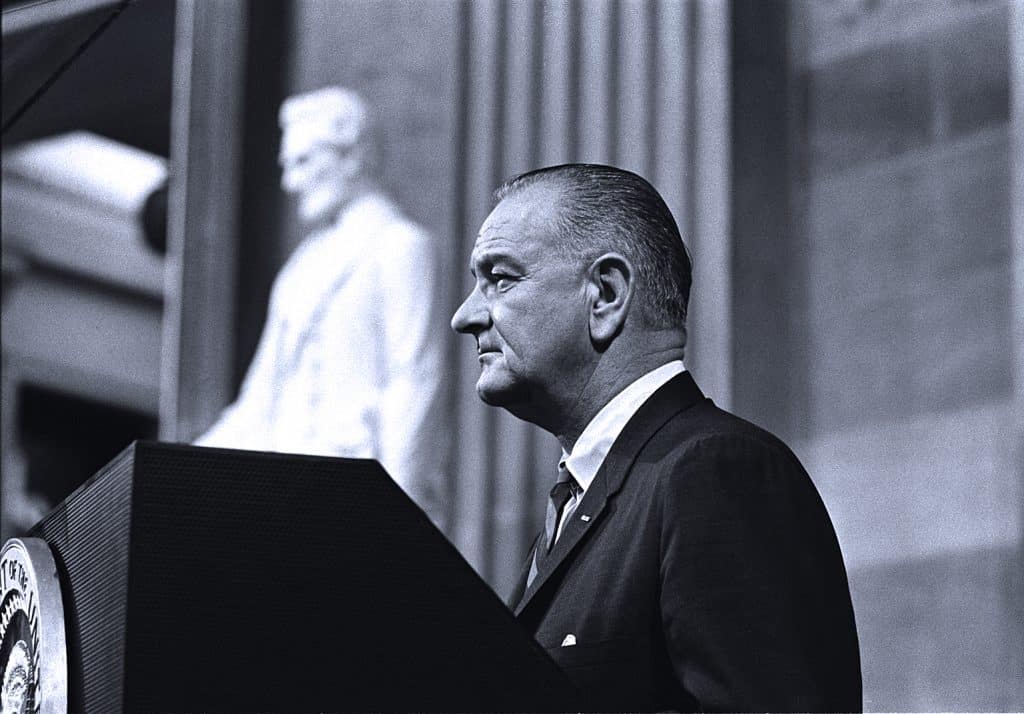 August 6, 1965 - LBJ Signs The Voting Rights Act – Past Daily: A Sound ...