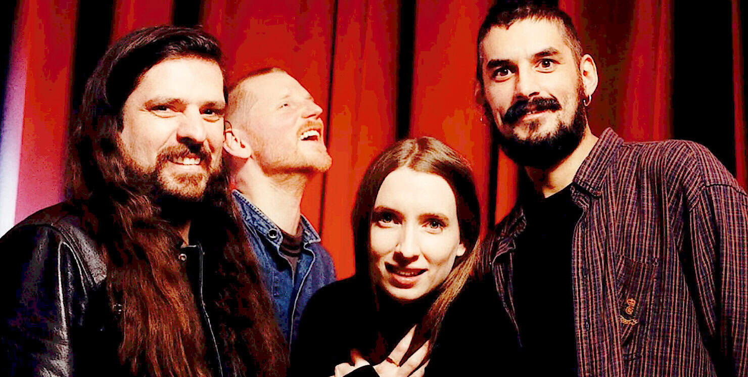 Dry Cleaning - Live At Glastonbury 2022 - Past Daily Soundbooth ...